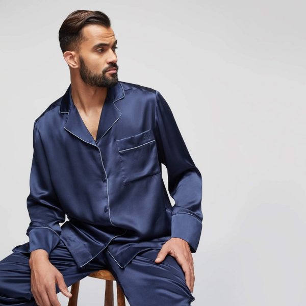 Lý giải tại sao trang phục Pijama lụa nam luôn “cháy hàng” - Pijamas Nam